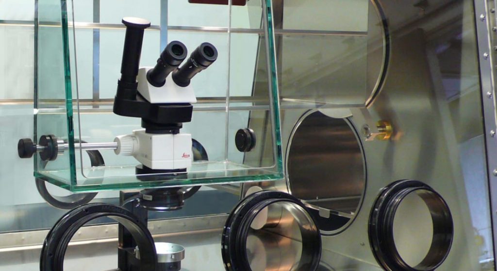 Glove boxes - Isolator for Laboratories and Research Sector