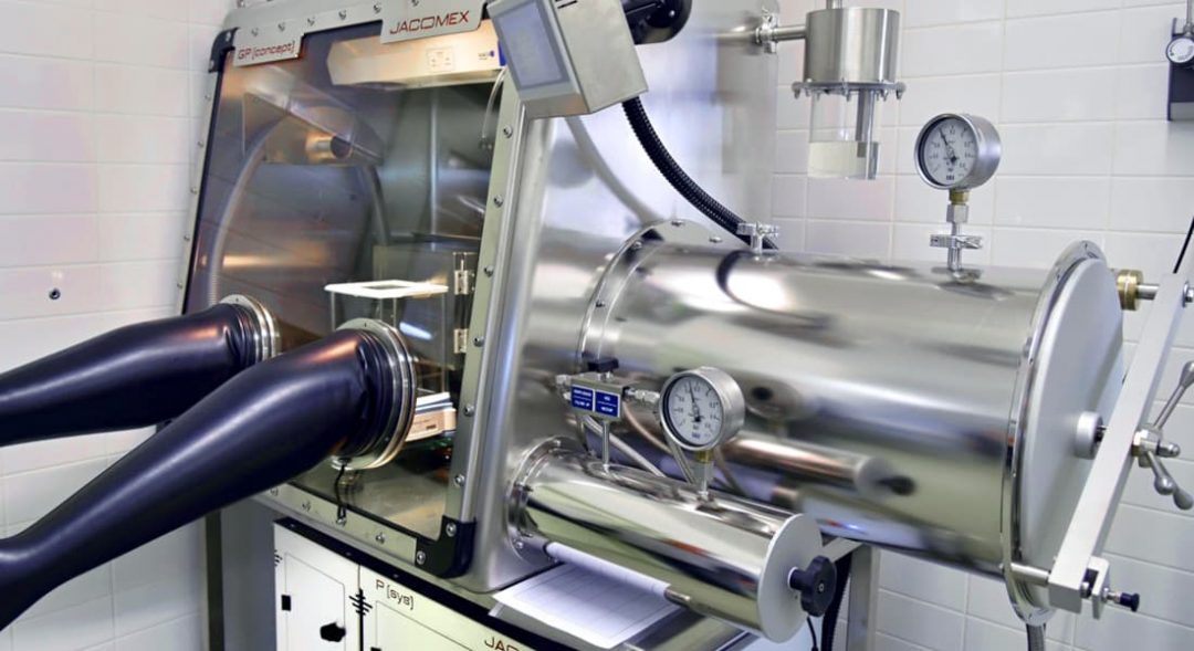 Glove boxes - Isolator for Laboratories and Research Sector