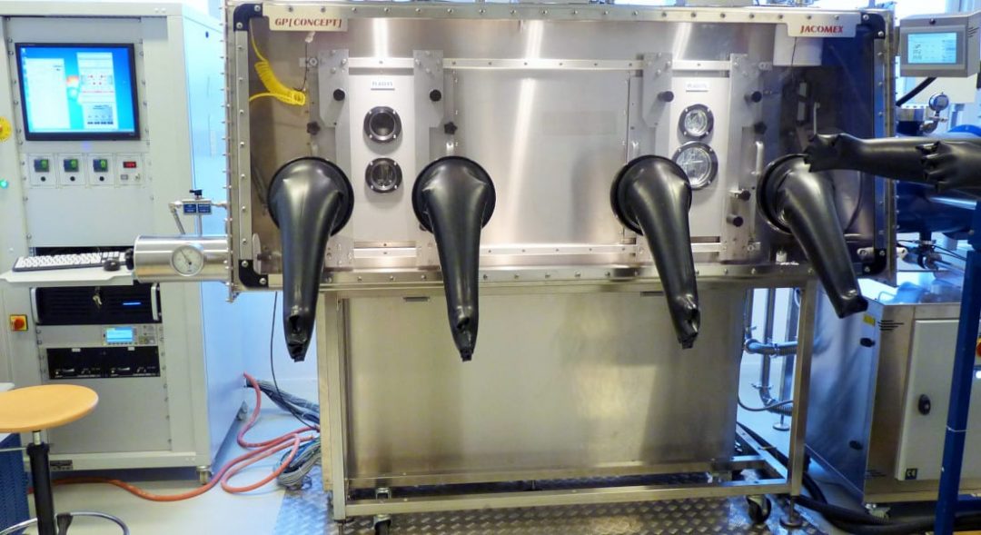Glove boxes - Isolator for Laboratories and Research Sector