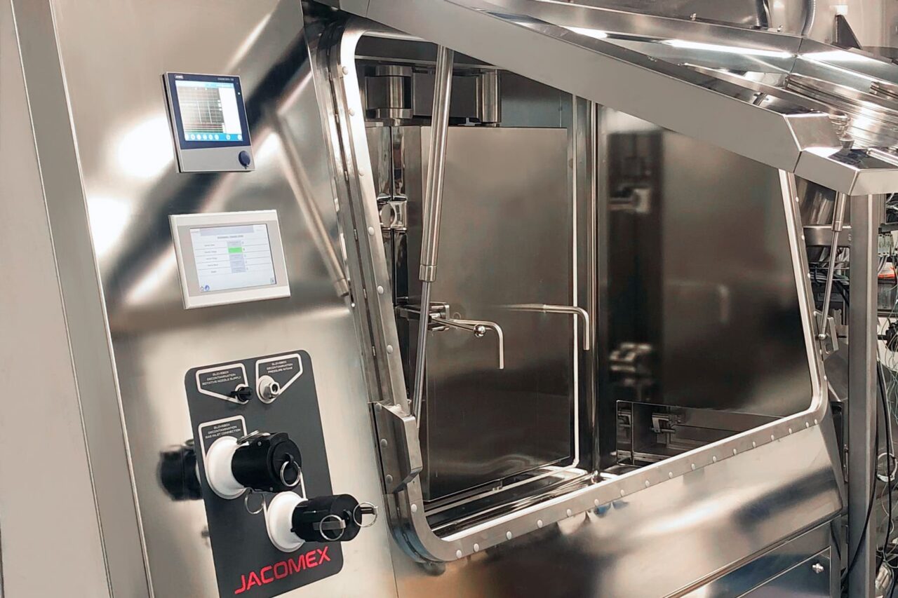 Glove Boxes and Isolators for Pharmaceutical and Medical Industries