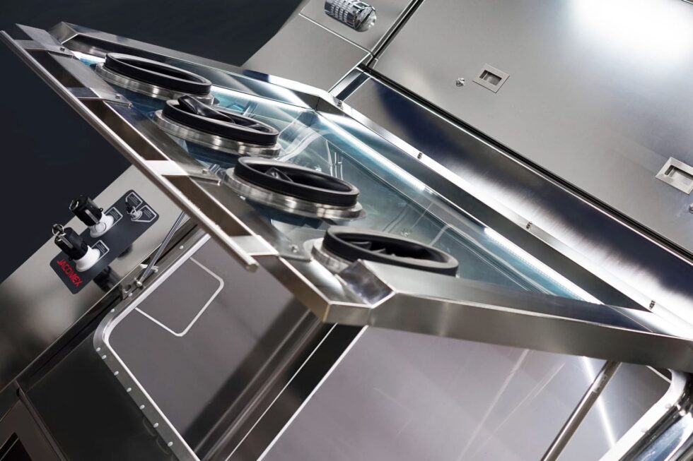 Glove Boxes and Isolators for Pharmaceutical and Medical Industries