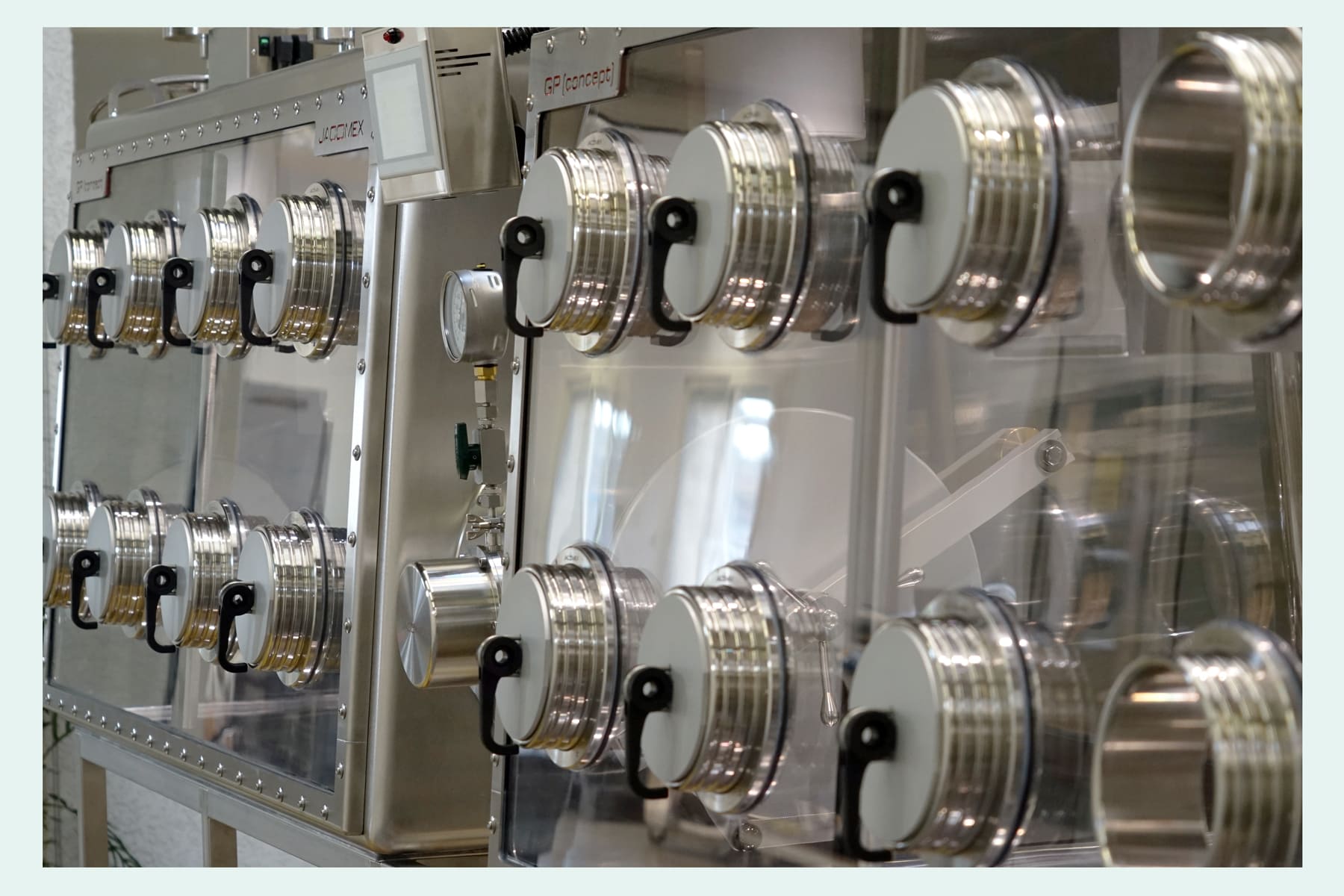 Custom-Made Glove Box Workstation and Isolator Manufacturer