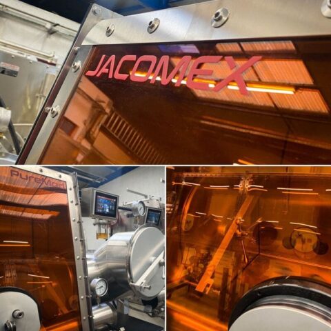 Funny color for a glove box... - Jacomex