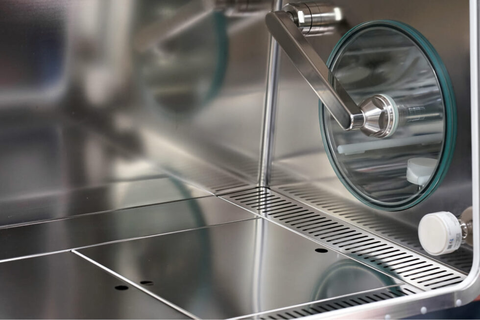 Glove Box for Pharmaceutical & Medical Applications | Jacomex