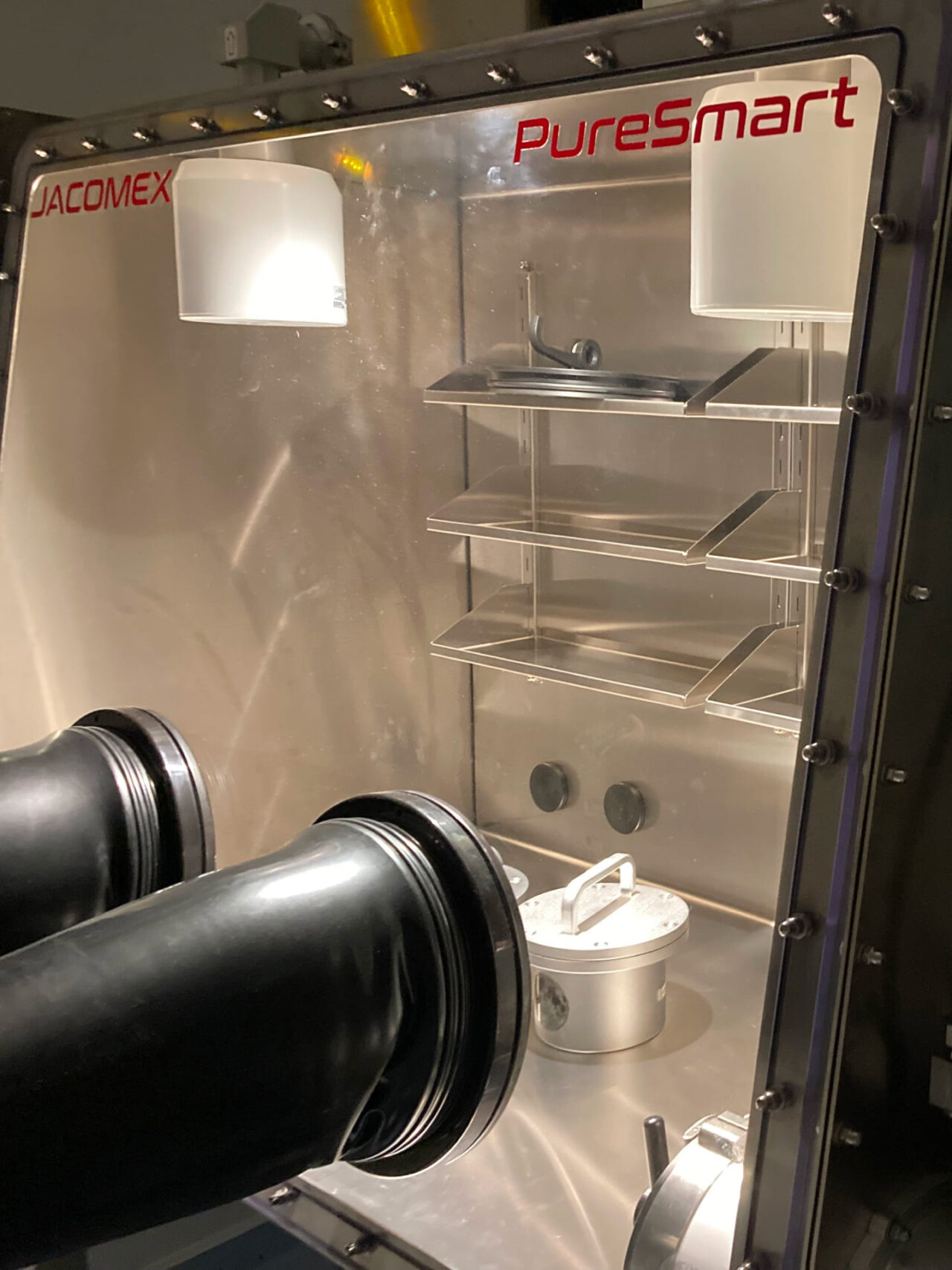 Storage of extraterrestrial substances in glovebox - Jacomex